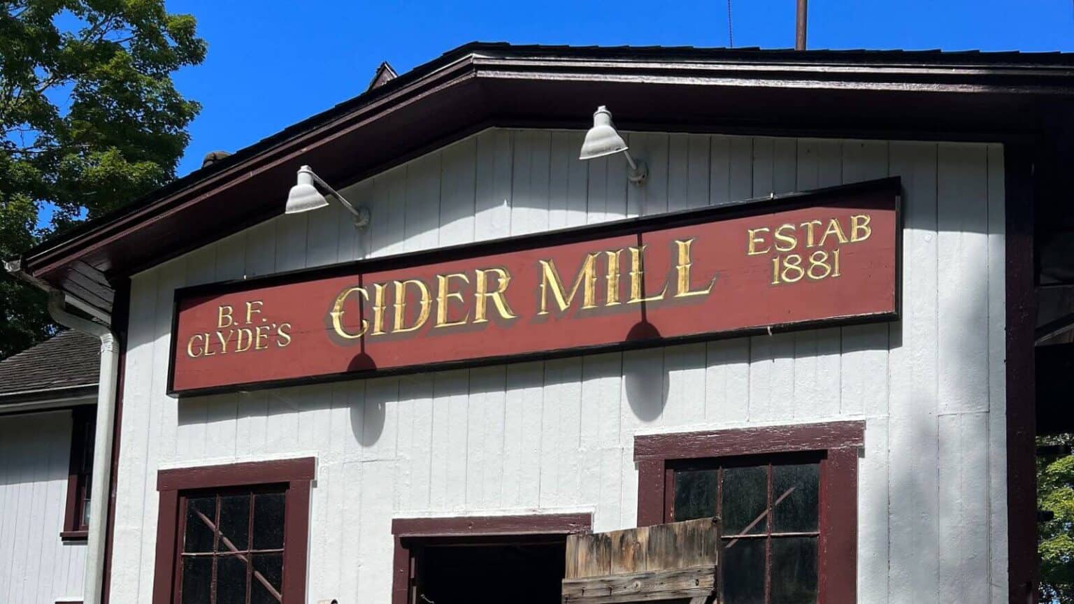 Things To Do in Connecticut This Fall - Daily Life Travels