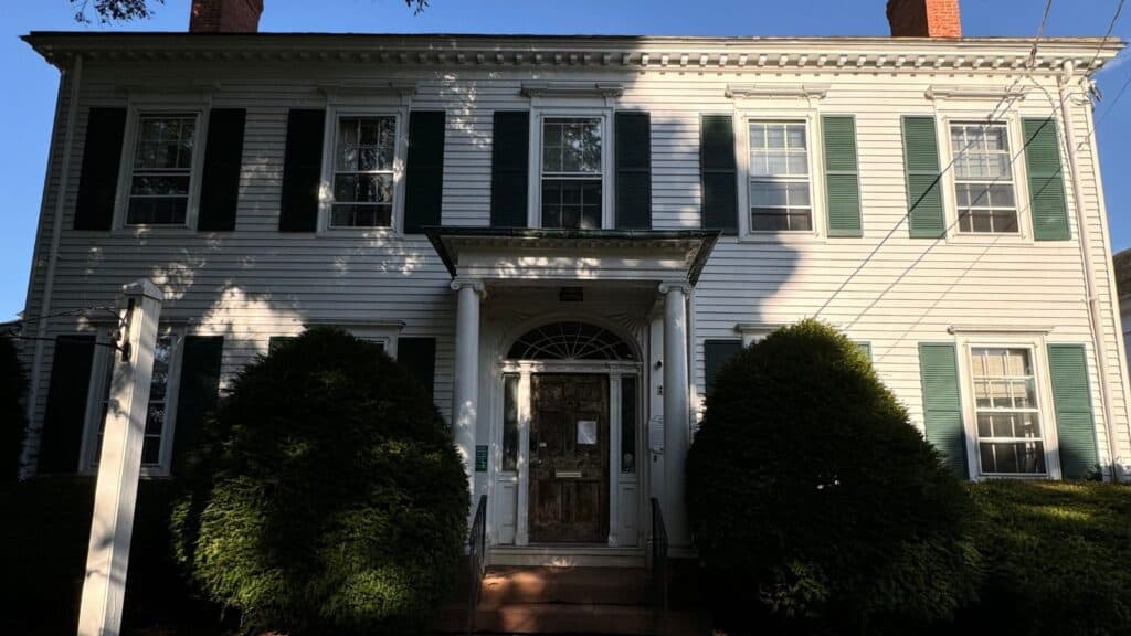 Walkable Historic Towns in Connecticut - Daily Life Travels